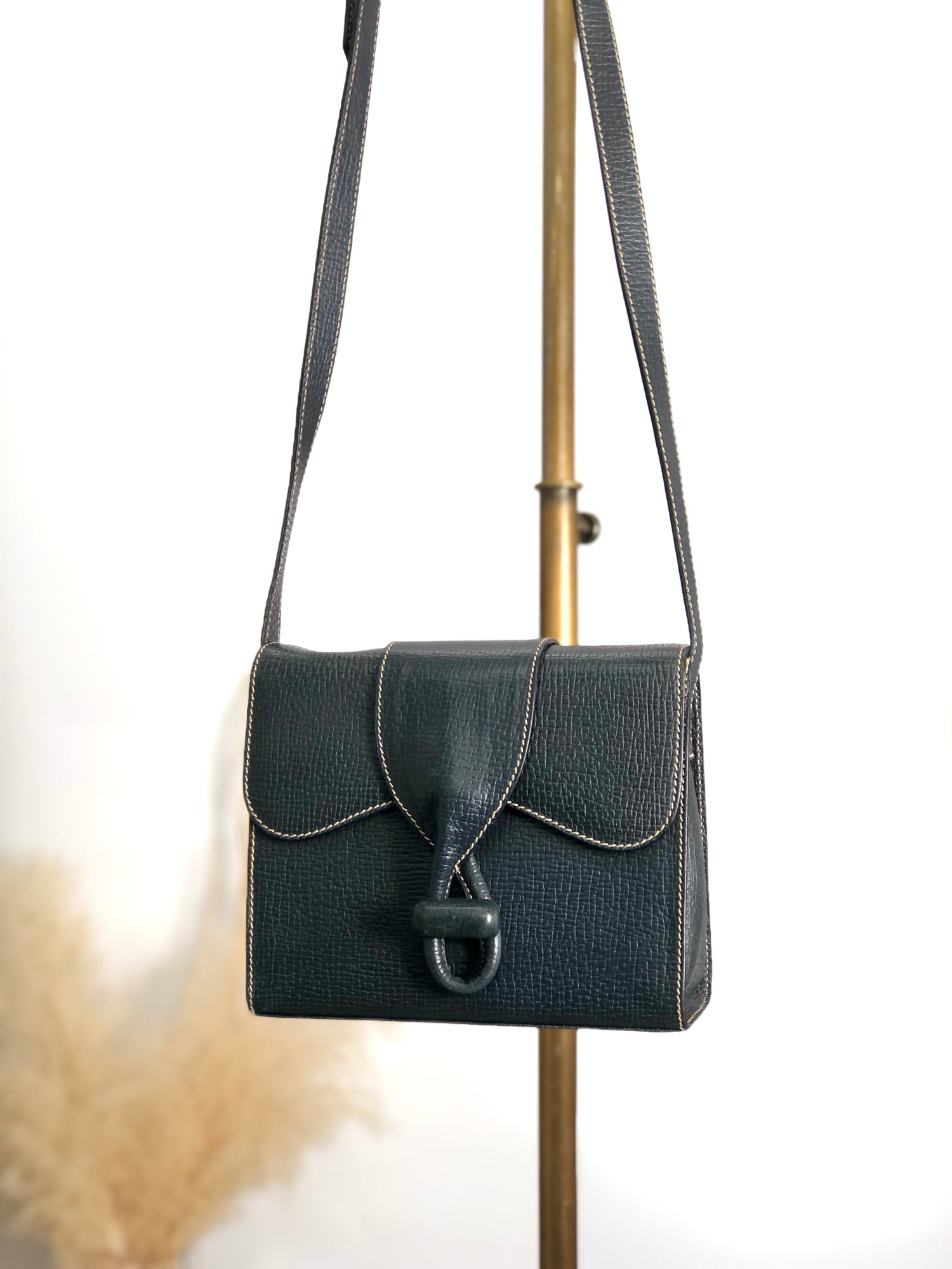 LOEWE Turn Lock Shoulder bag Navy Vintage spwcd3 – VintageShop solo