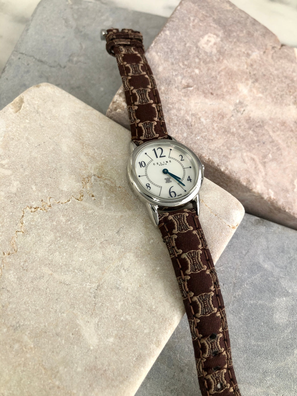 CELINE Blason Watch Brown Vintage 6hyr75 – VintageShop solo
